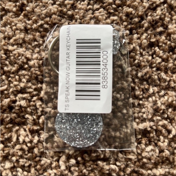 Taylor Swift | Accessories | New Taylor Swift Glitter Guitar Keychain ...